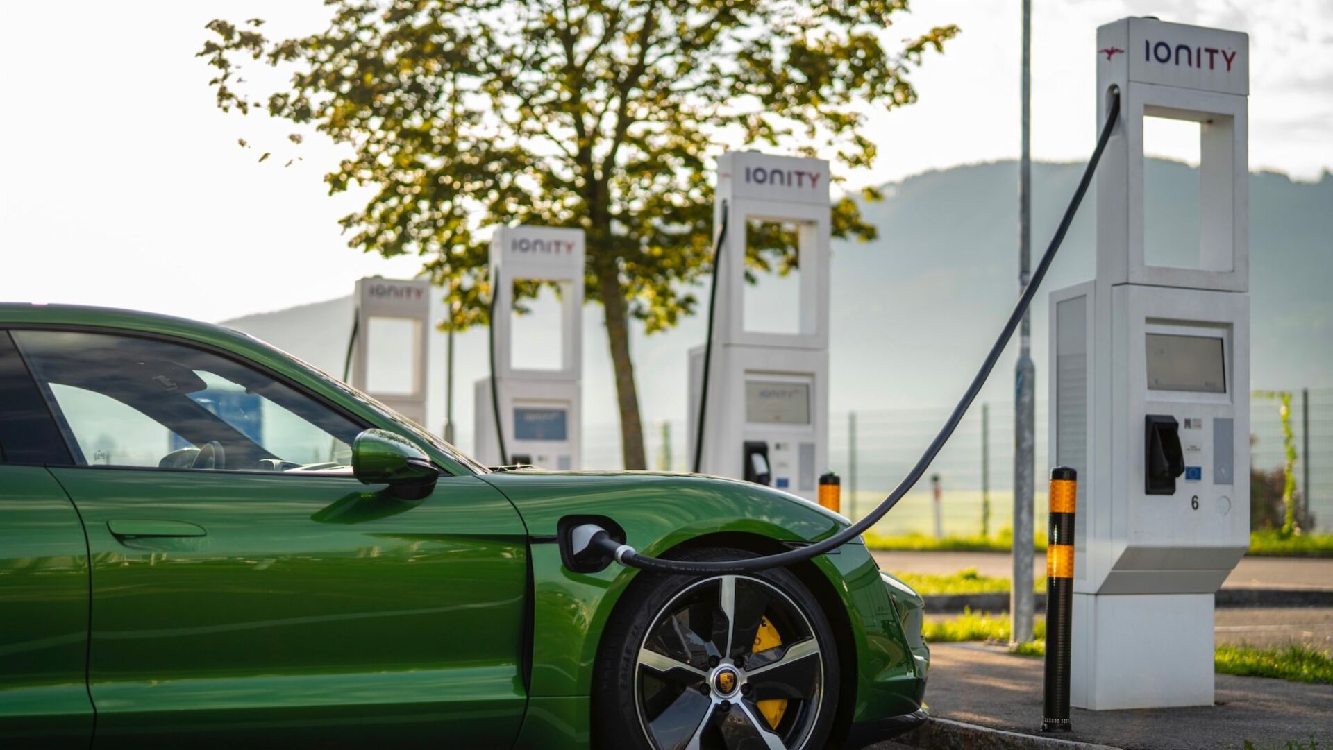 Porsche Taycan Wallbox kaufen - ChargeShop.de